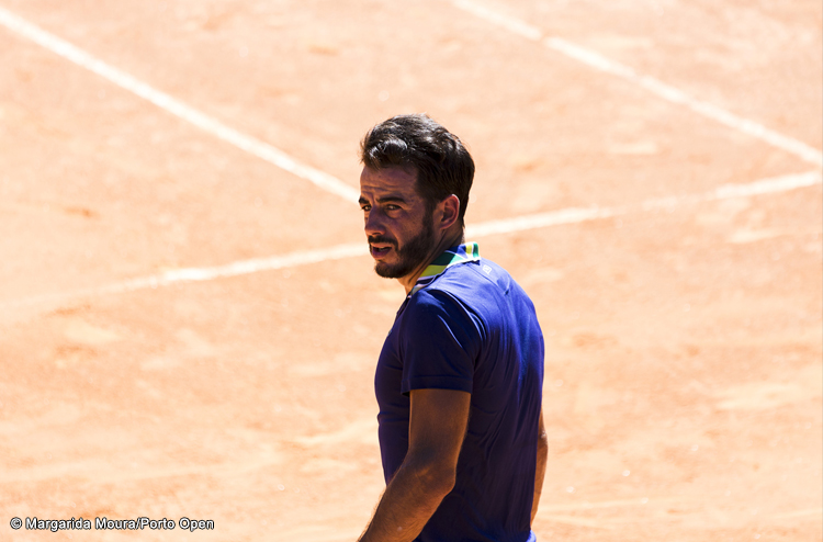 Fred Gil desiste ao cabo de 52 minutos