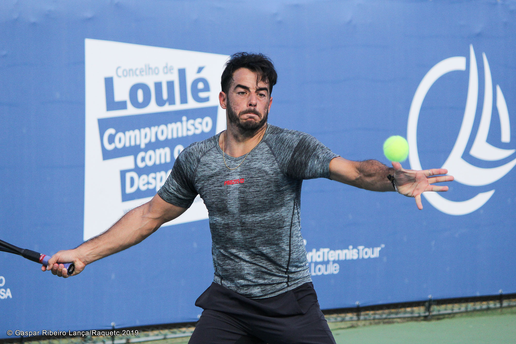 Duas semanas depois, Fred Gil volta às vitórias em singulares