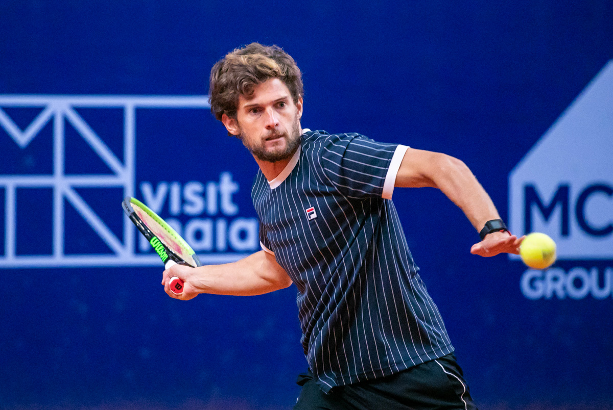 Pedro Sousa a uma desistência do quadro principal do Australian Open