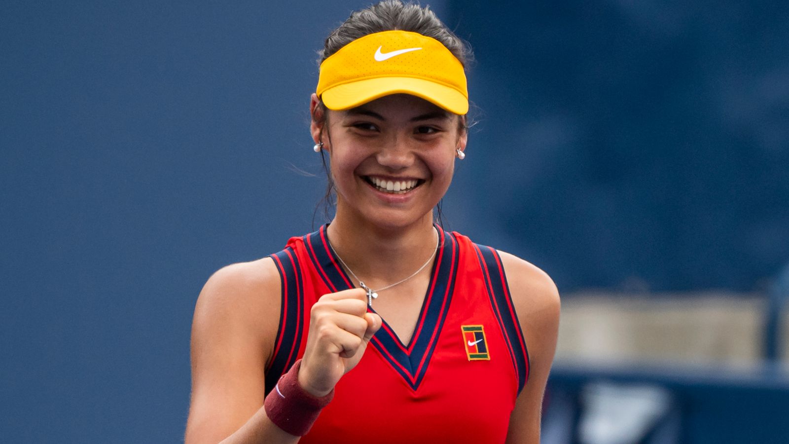 Fenómeno Raducanu soma 8.ª vitória no US Open e faz mais história com ...