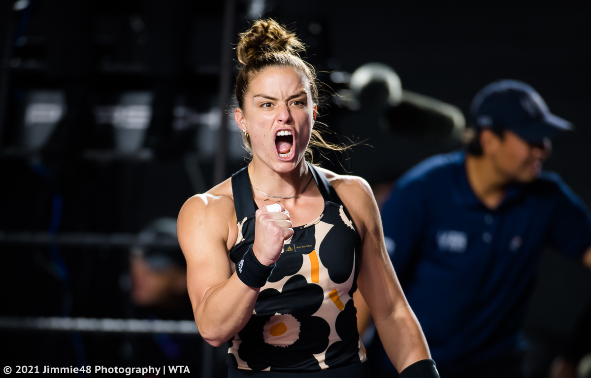 Estreante Maria Sakkari completa meias-finais do WTA Finals