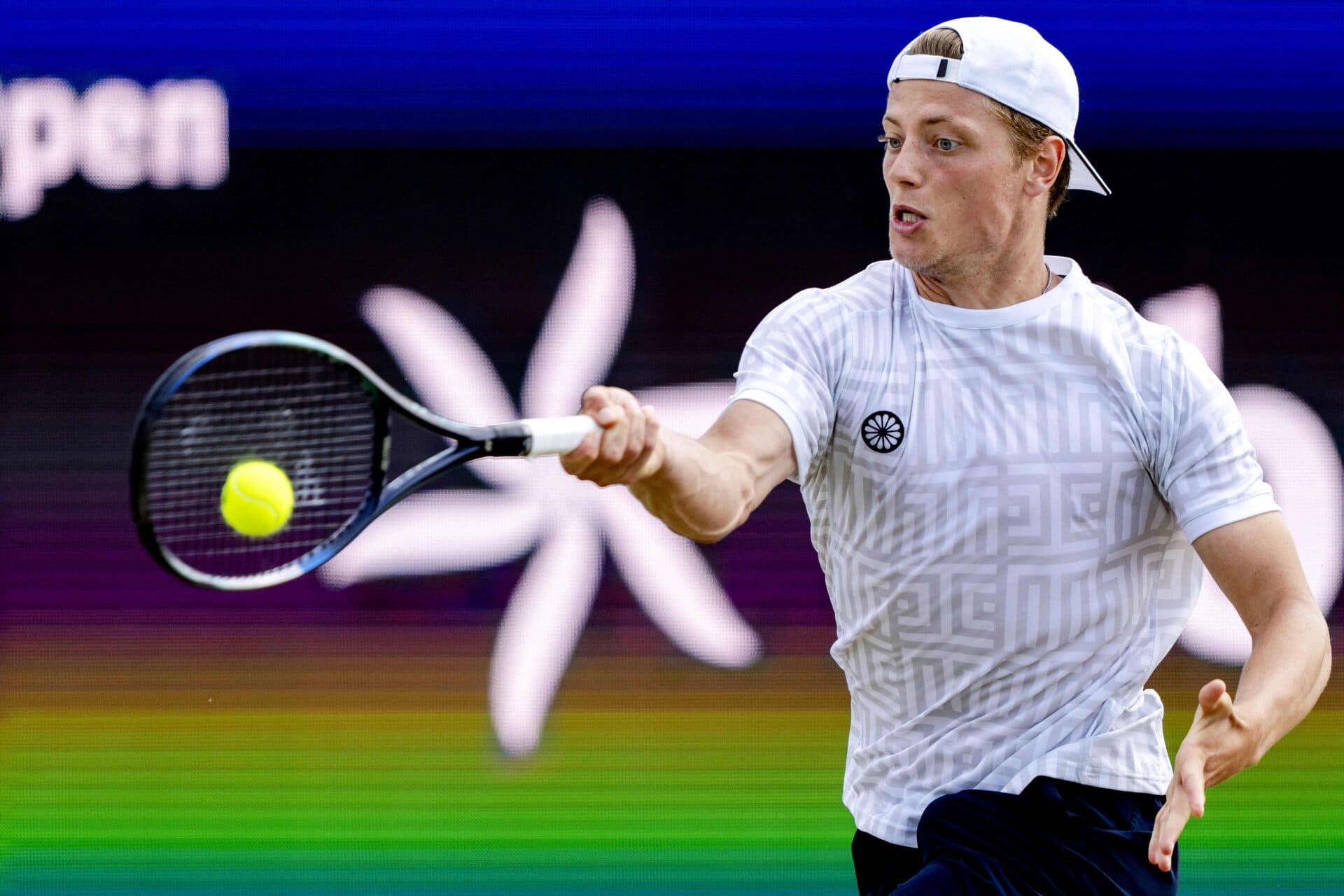 Tim van Rijthoven derrota Medvedev e completa semana dourada em 's ...