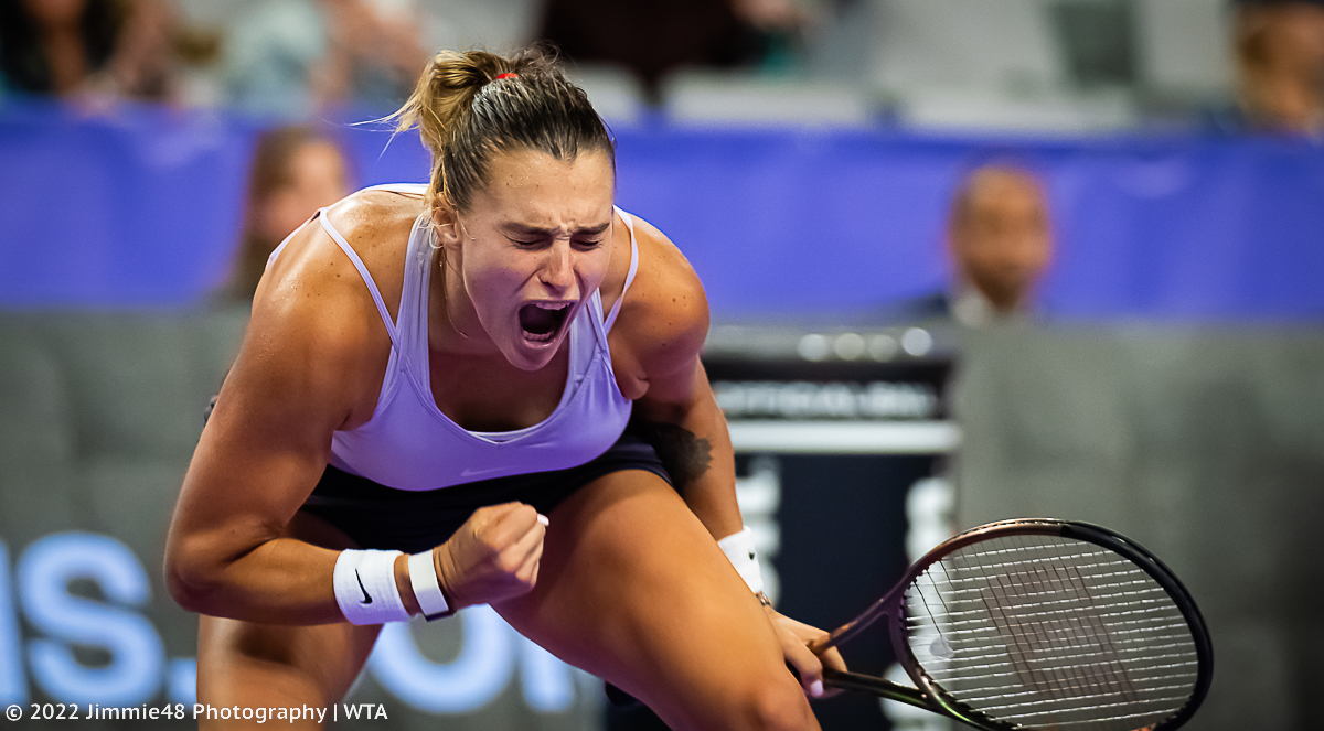 Sabalenka surpreende Swiatek e apura-se para a final mais importante da carreira no WTA Finals