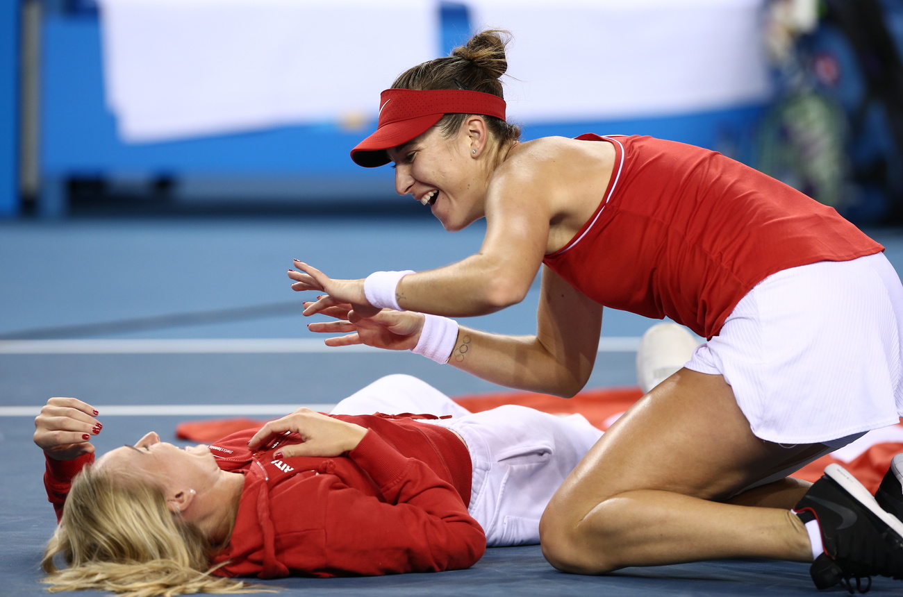Vídeo: Bencic e Teichmann repetiram icónica celebração de Federer e ...