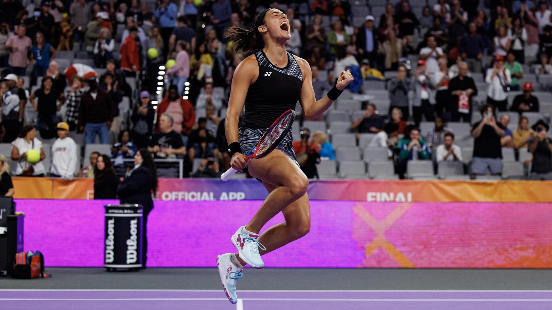 Garcia assina feito inédito em 2022 e completa meias-finais do WTA Finals