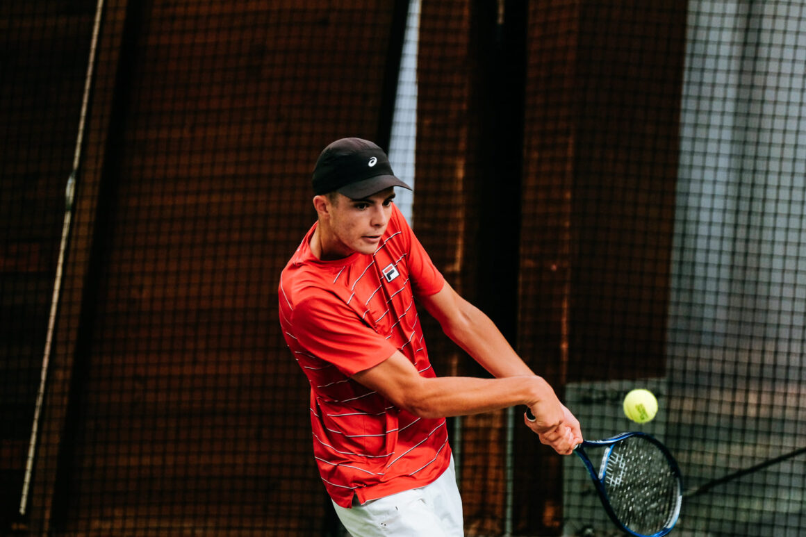 Jaime Faria arrasa oitavo favorito na estreia em Monastir