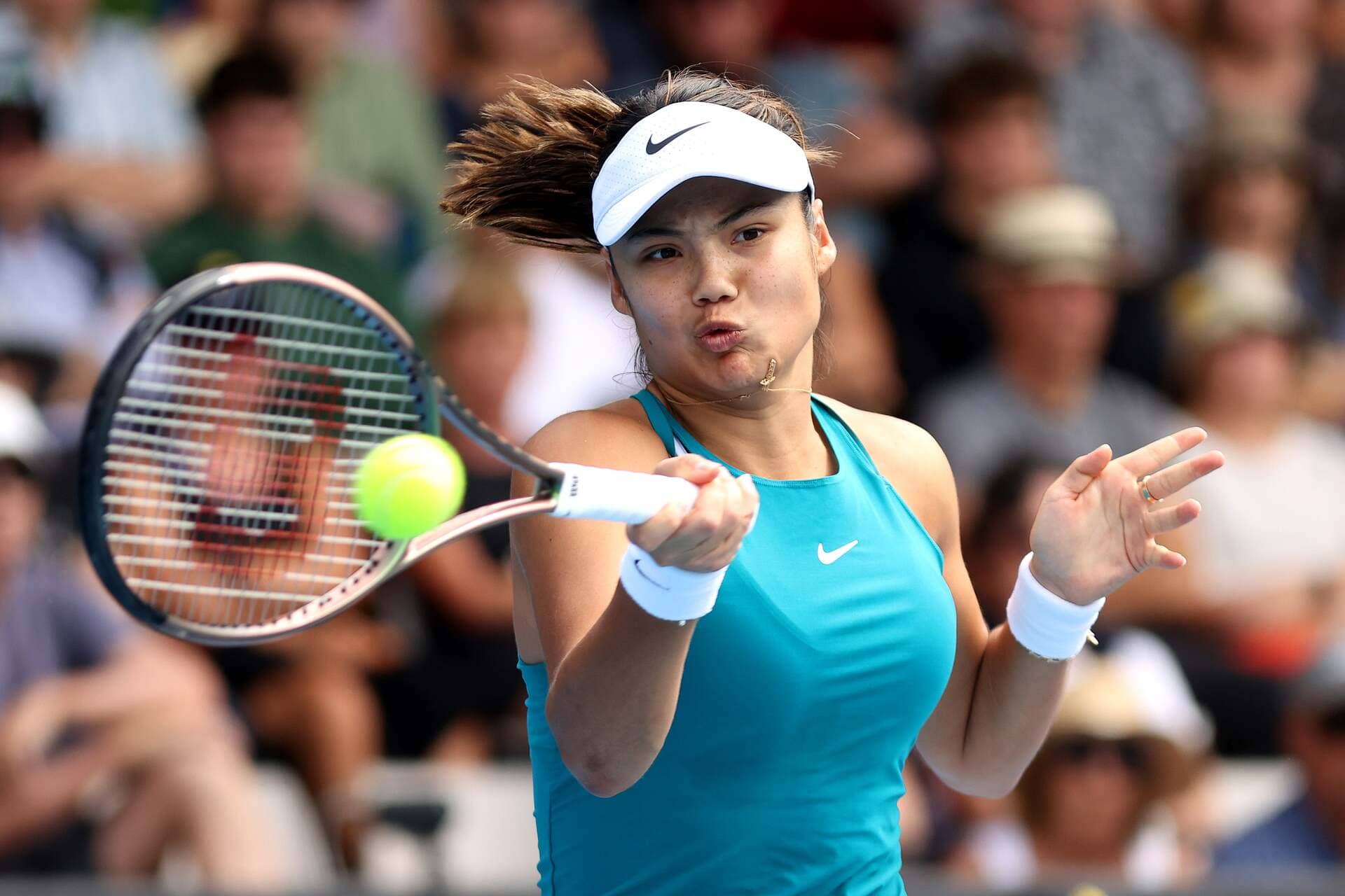 Raducanu entra com o pé direito em 2023 ao superar primeiro ronda em ...