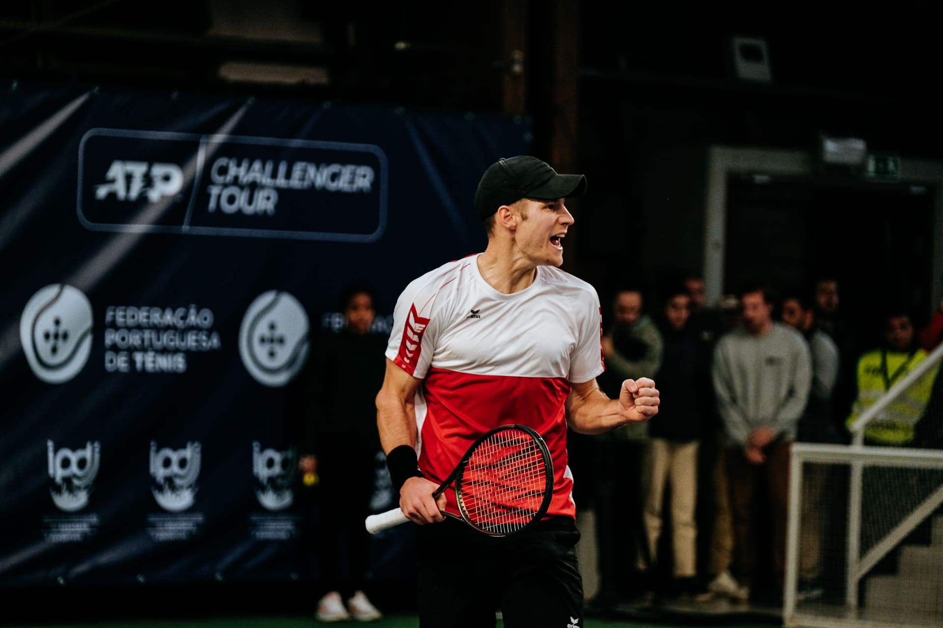Joris De Loore e Filip Cristian Jianu jogam final do primeiro Indoor ...