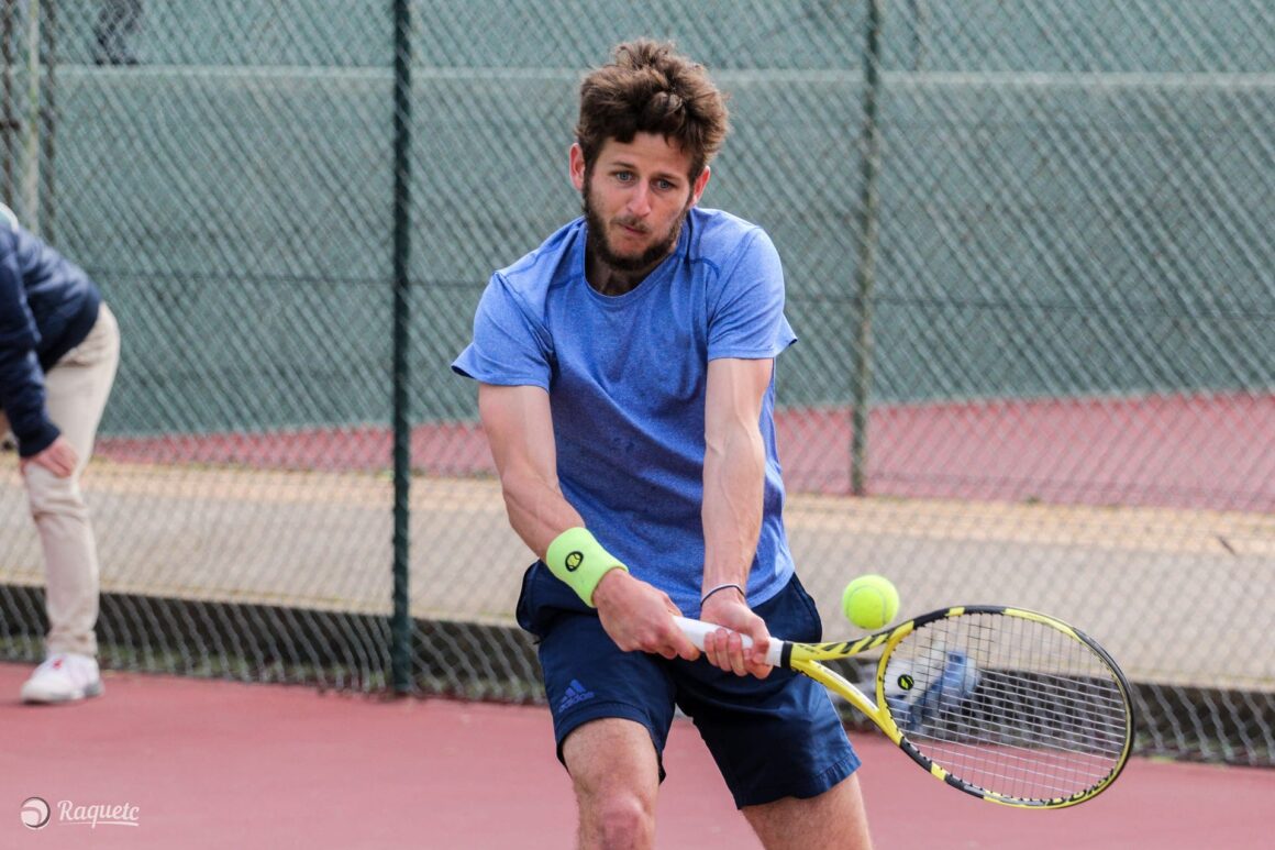 Lucas Poullain regressa à final do Faro Open