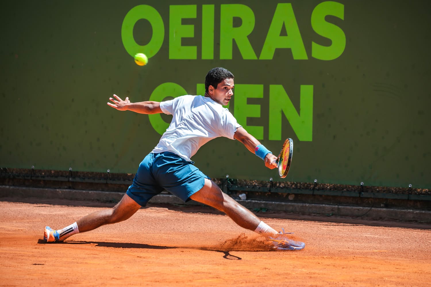 Pedro Araújo não resiste à estreia no regresso ao Oeiras Open