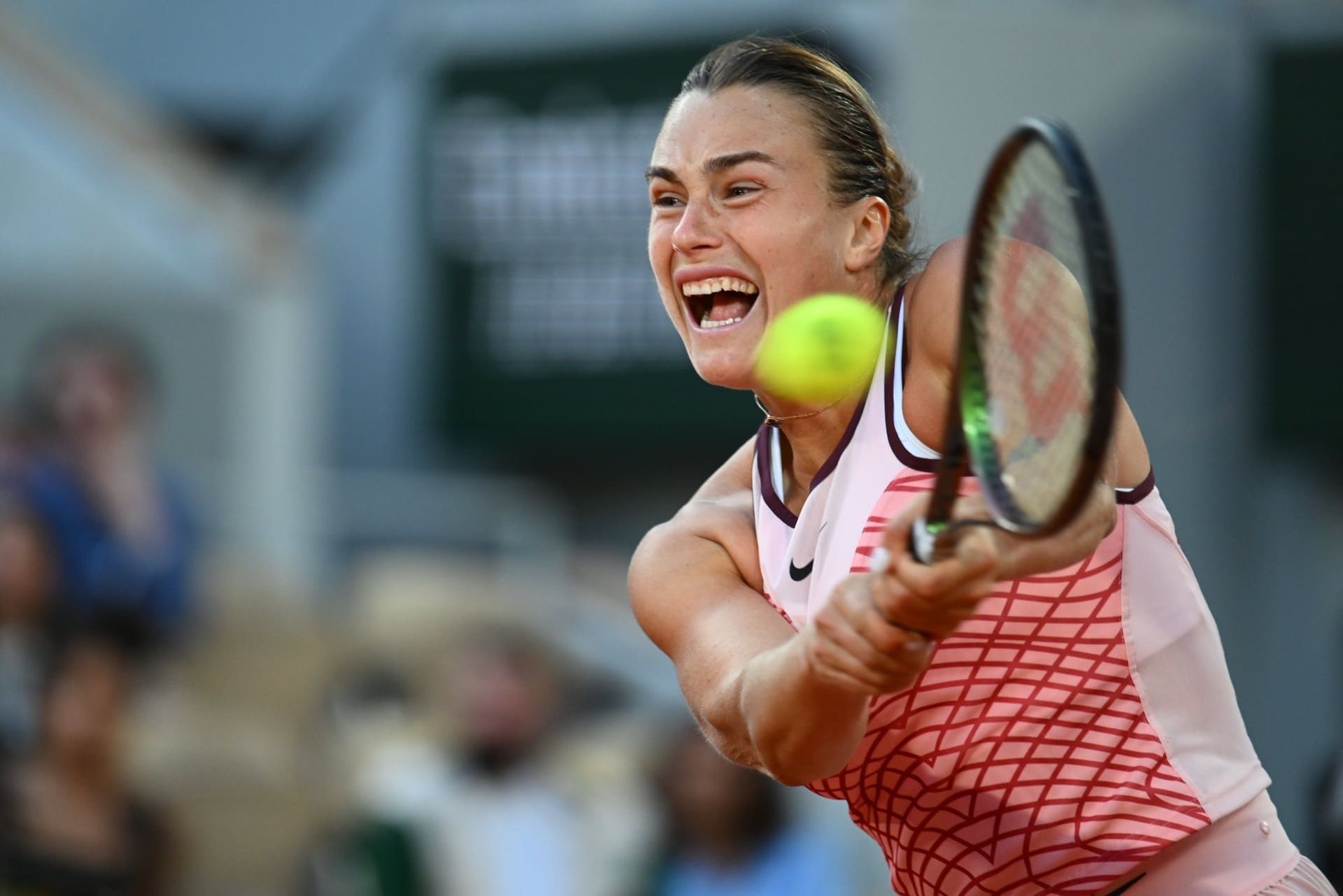 Sabalenka vence primeira sessão noturna feminina e prolonga melhor ...
