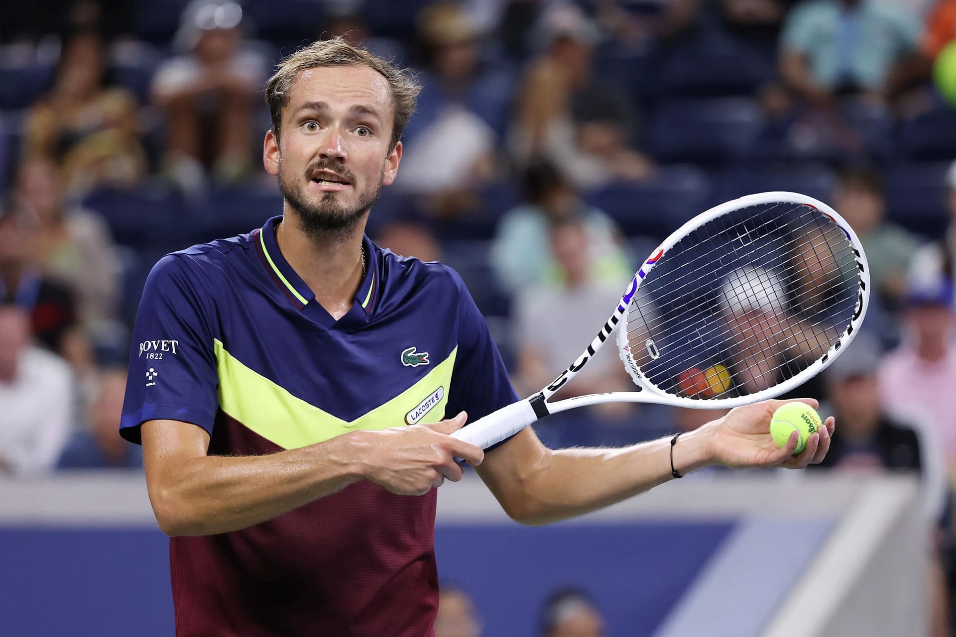Medvedev sobrevive a susto e vence à 1h da manhã no US Open