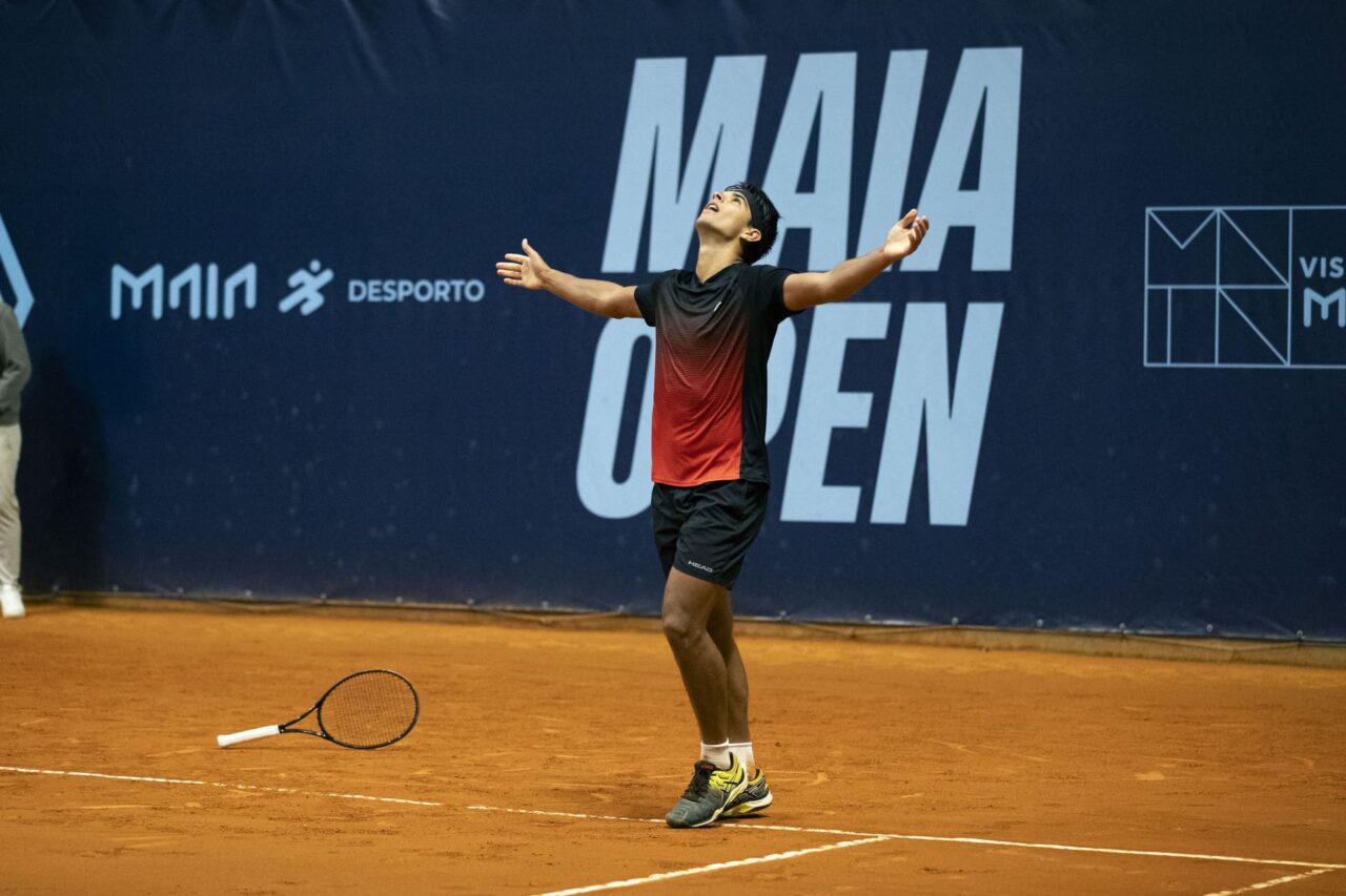 O "abraço mais especial" selou o guião ideal de Francisco Rocha