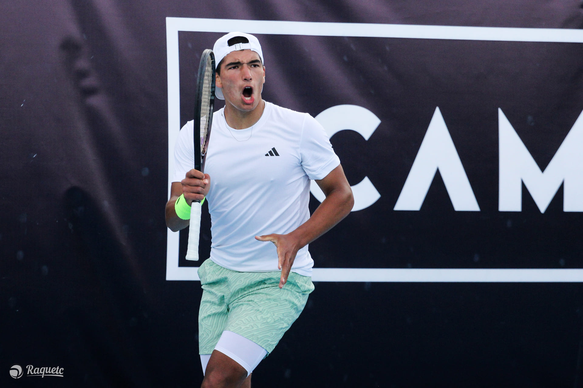 Henrique Rocha regressa melhor depois da chuva e segue para as meias ...