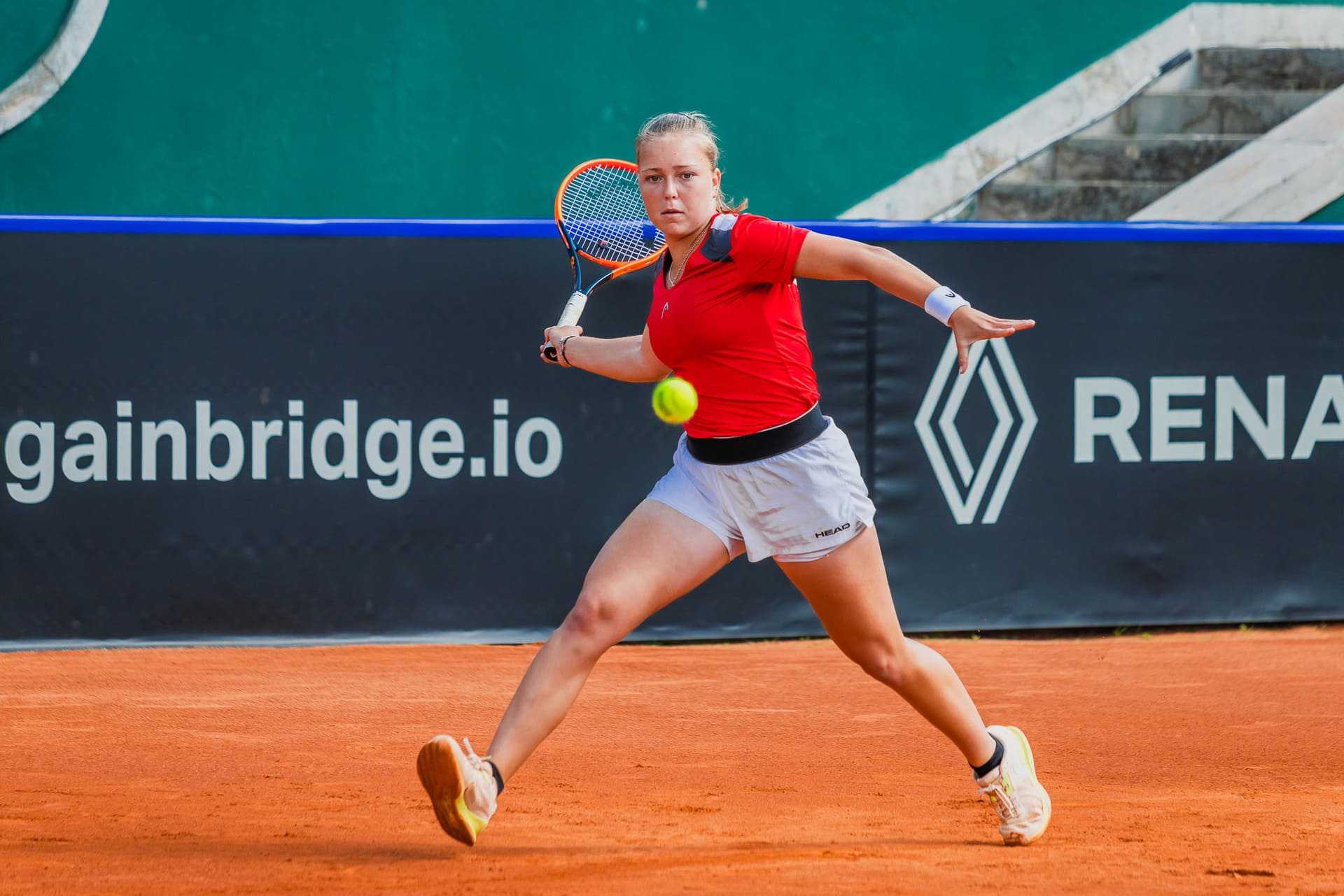 Angelina Voloshchuk sofre reviravolta na estreia na Billie Jean King Cup