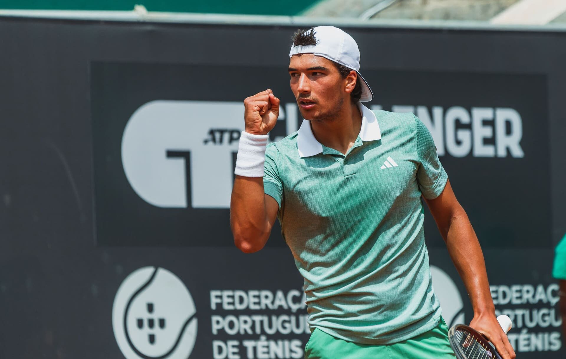 Henrique Rocha confirma favoritismo na estreia em Zagreb