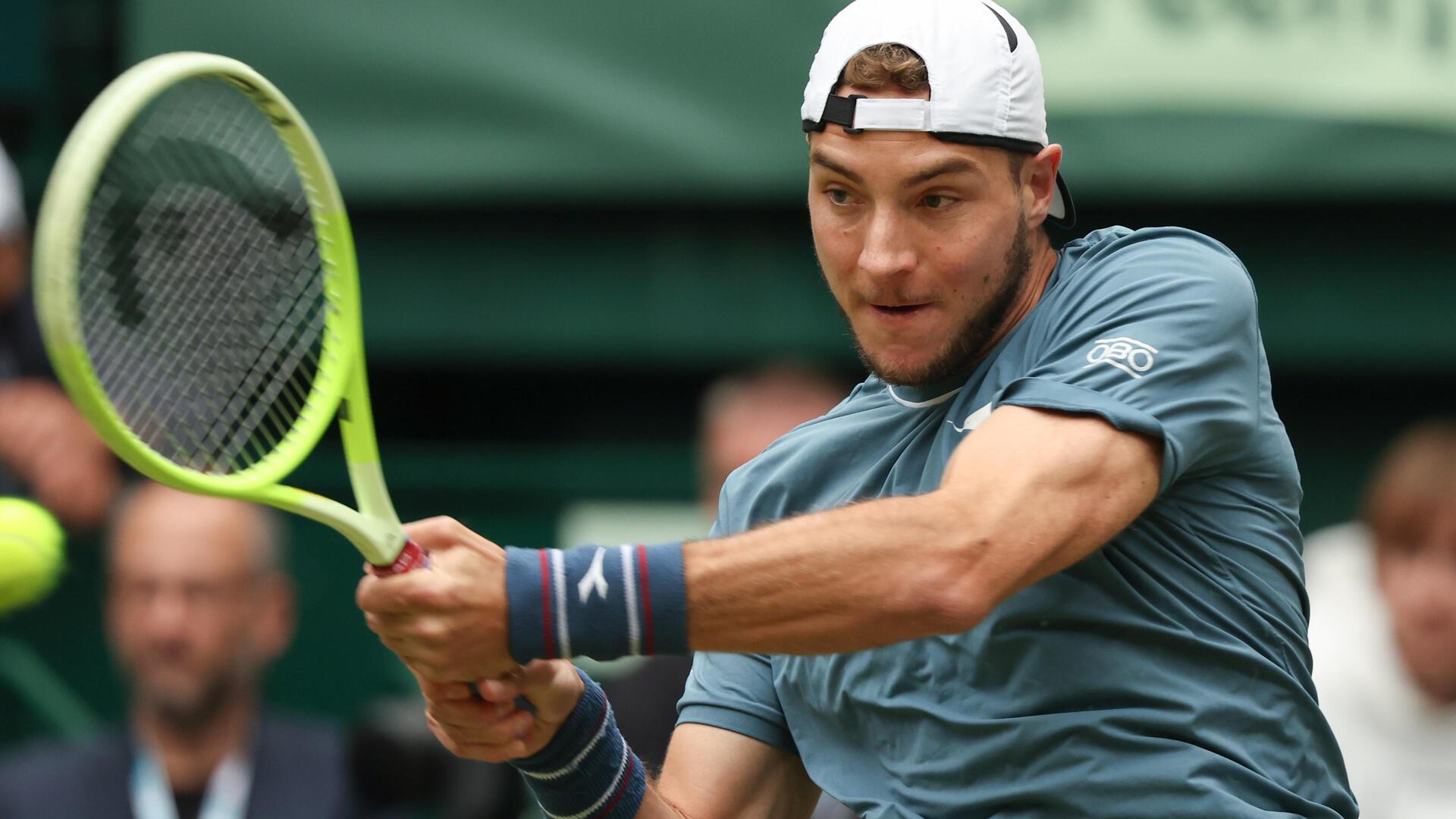 Struff surpreende Tsitsipas e estreia-se nos quartos de final de Halle