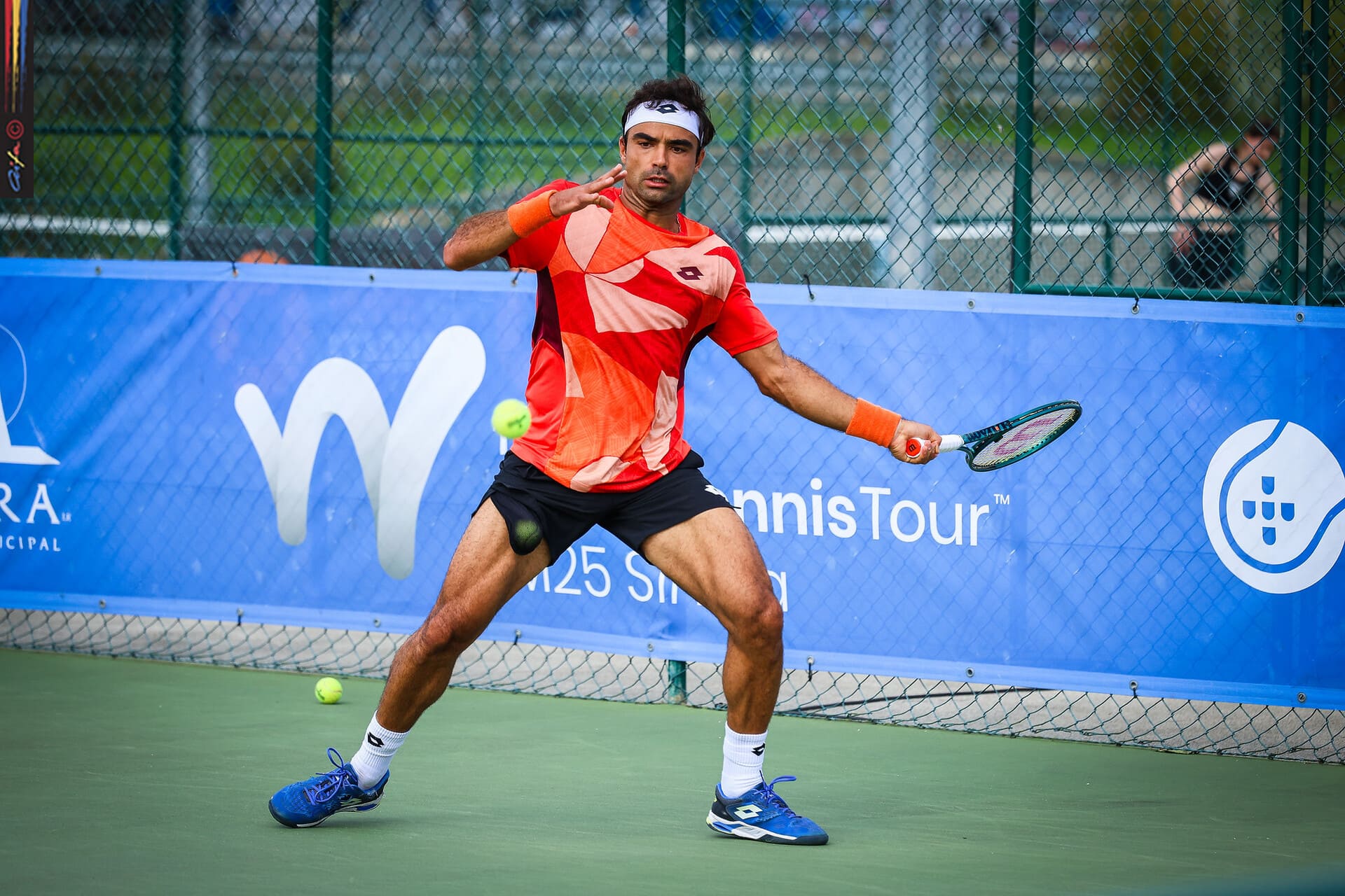 Frederico Silva arrasa e segue para as meias-finais em Monastir