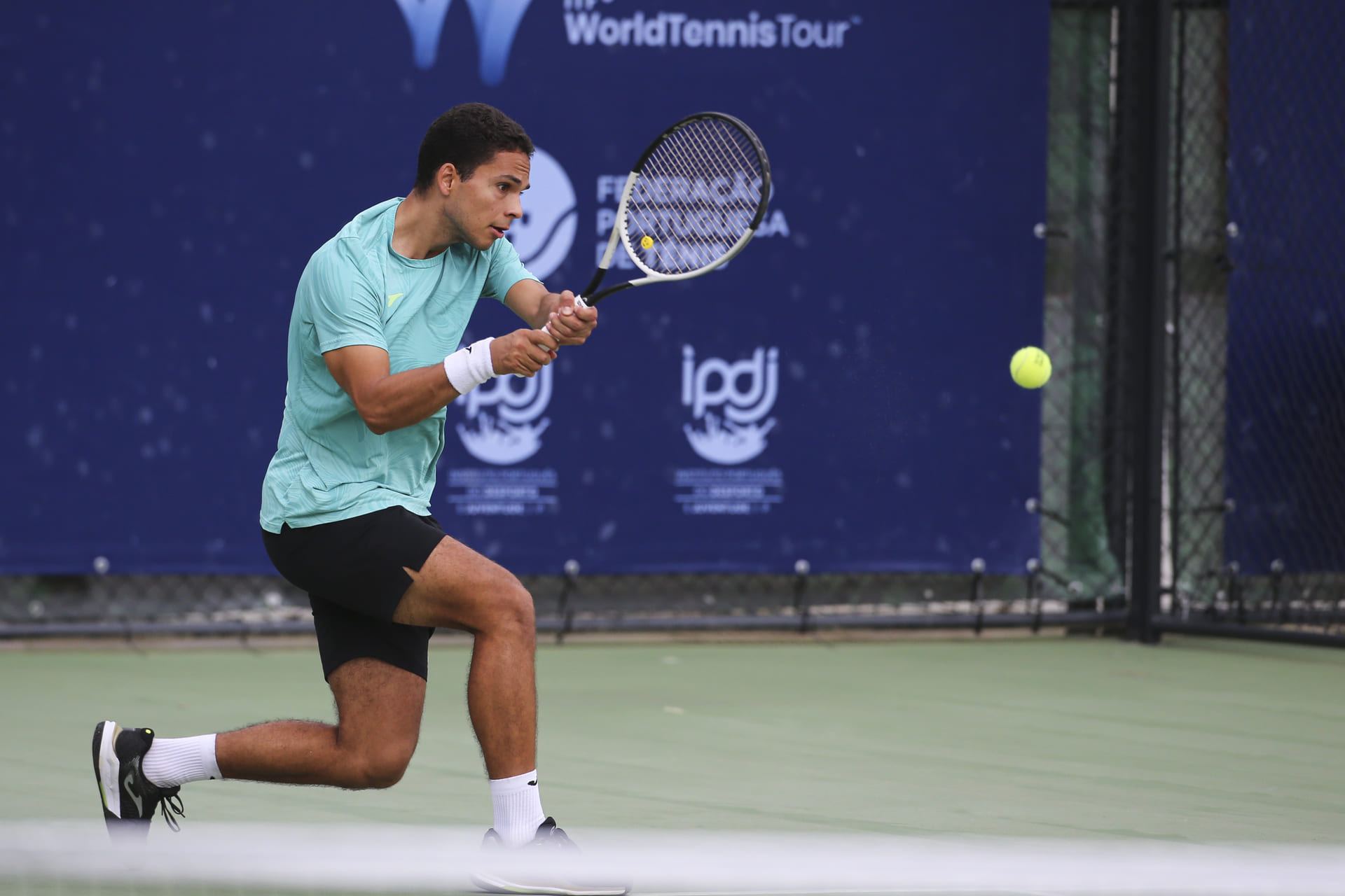 Pedro Araújo vence duelo português e é o primeiro semifinalista em Vale ...