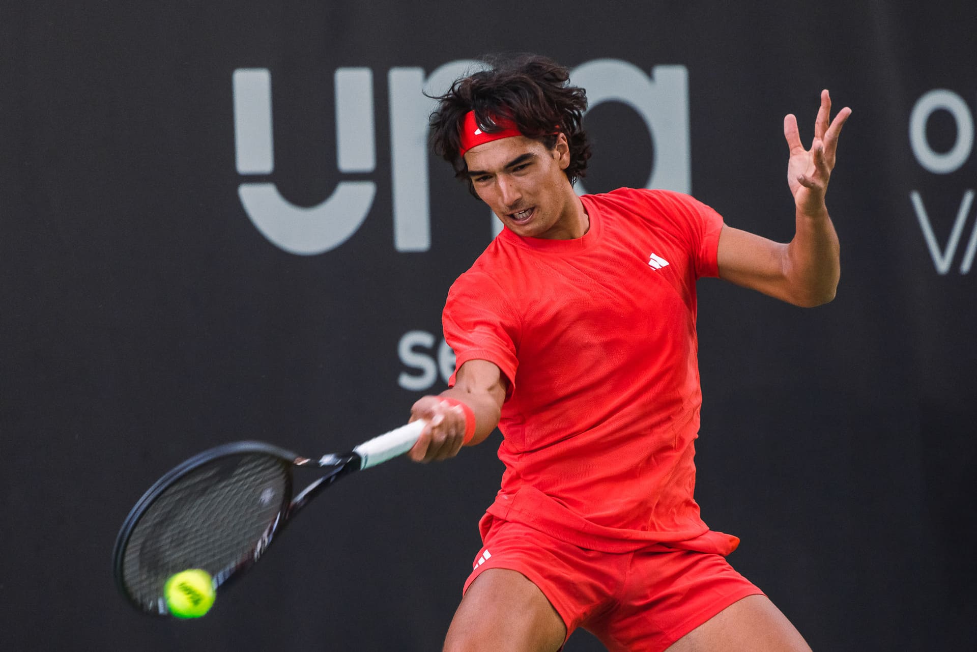 Henrique Rocha supera estreia em Tenerife