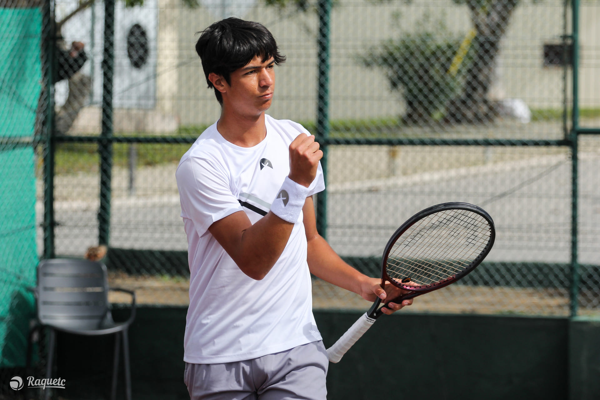 Tiago Pereira vence ex-top 100 e alcança a final mais importante da ...