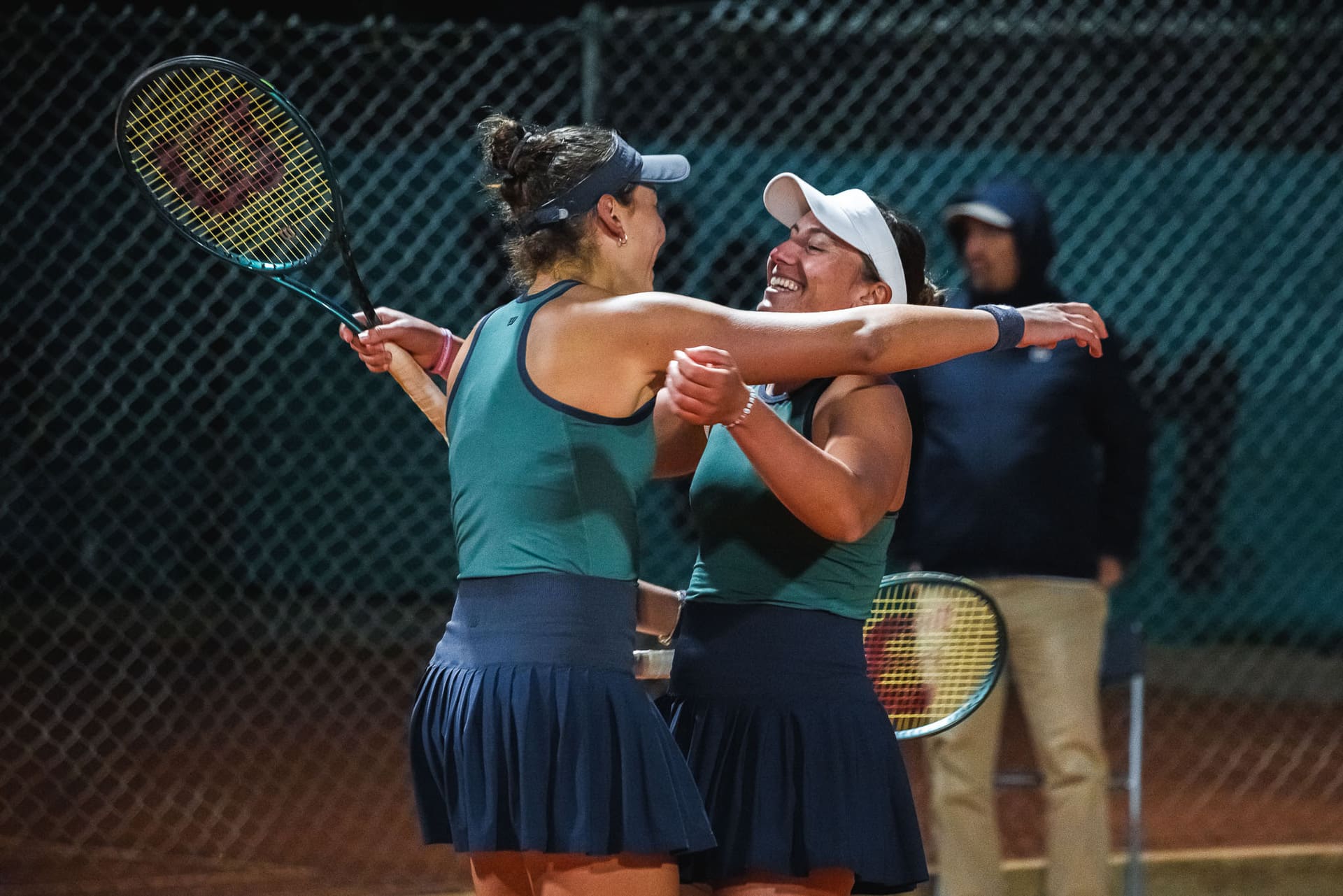 Irmãs Jorge resistem a jornada dupla e repetem final no WTA 125 de Oeiras