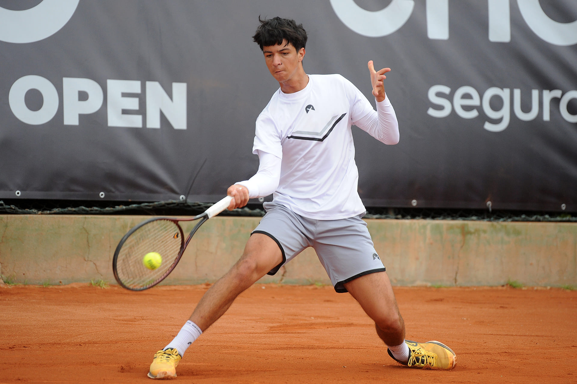 Tiago Pereira fica perto de amealhar set no primeiro compromisso face a ...