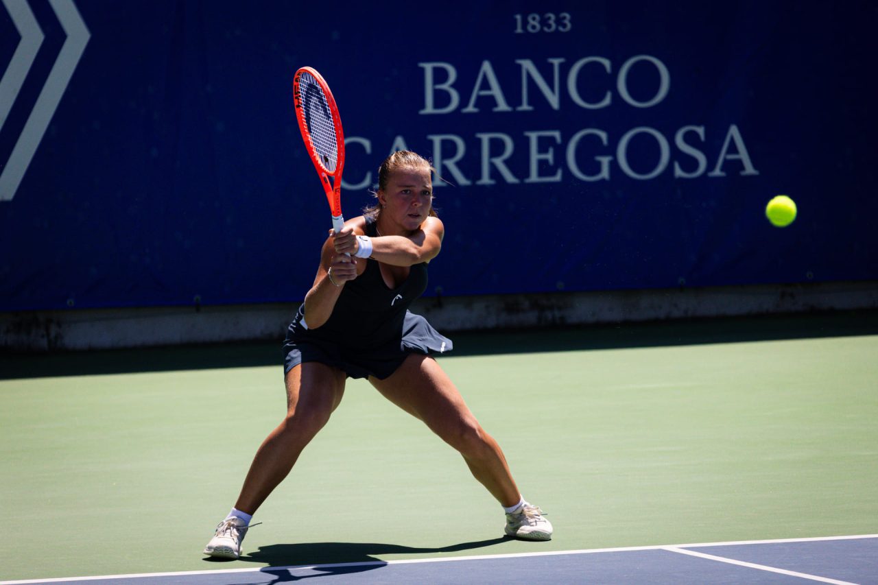 Angelina Voloshchuk avança pela primeira vez para a segunda ronda de um ...