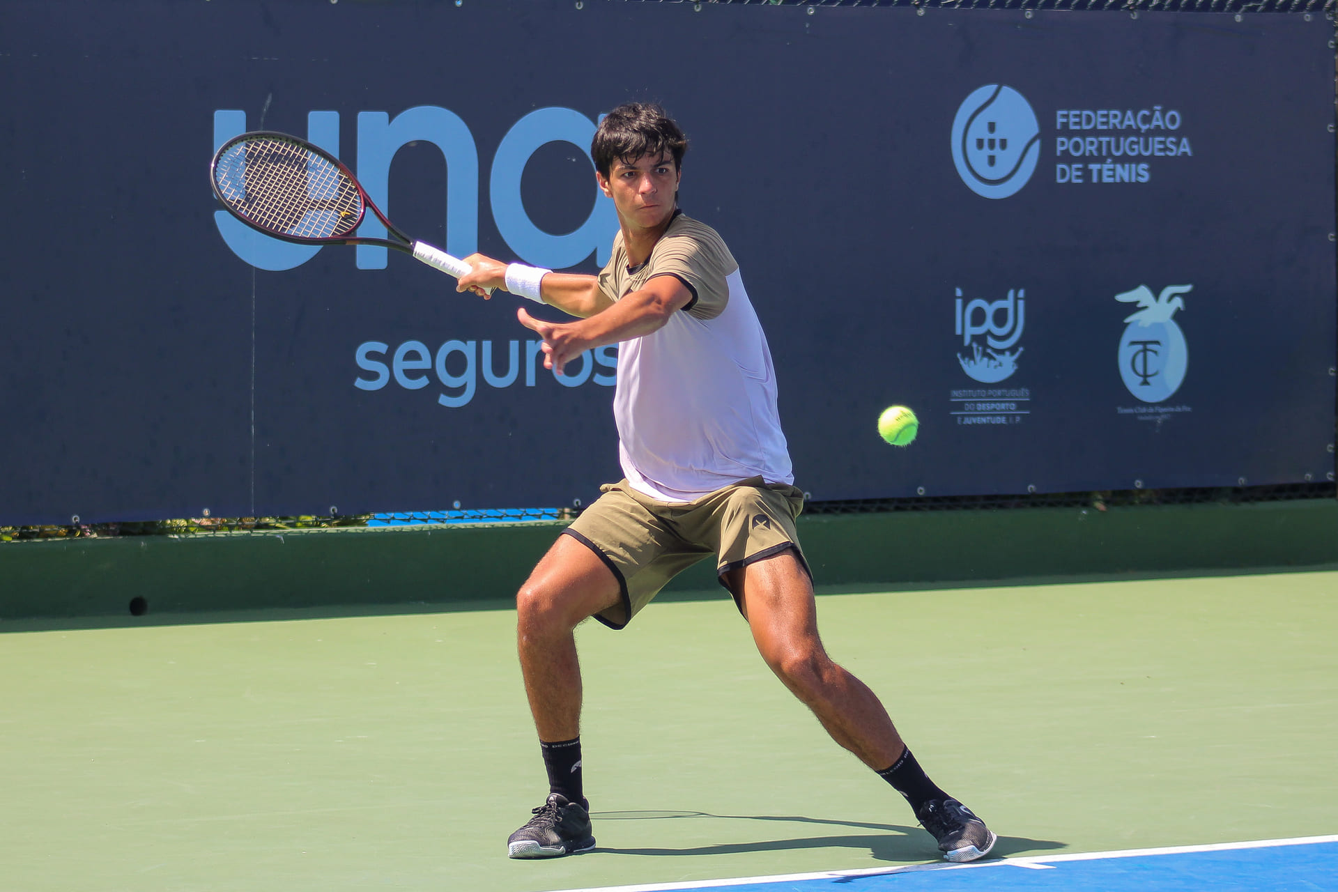 Tiago Pereira garante sexta meia-final da temporada no Figueira da Foz ...