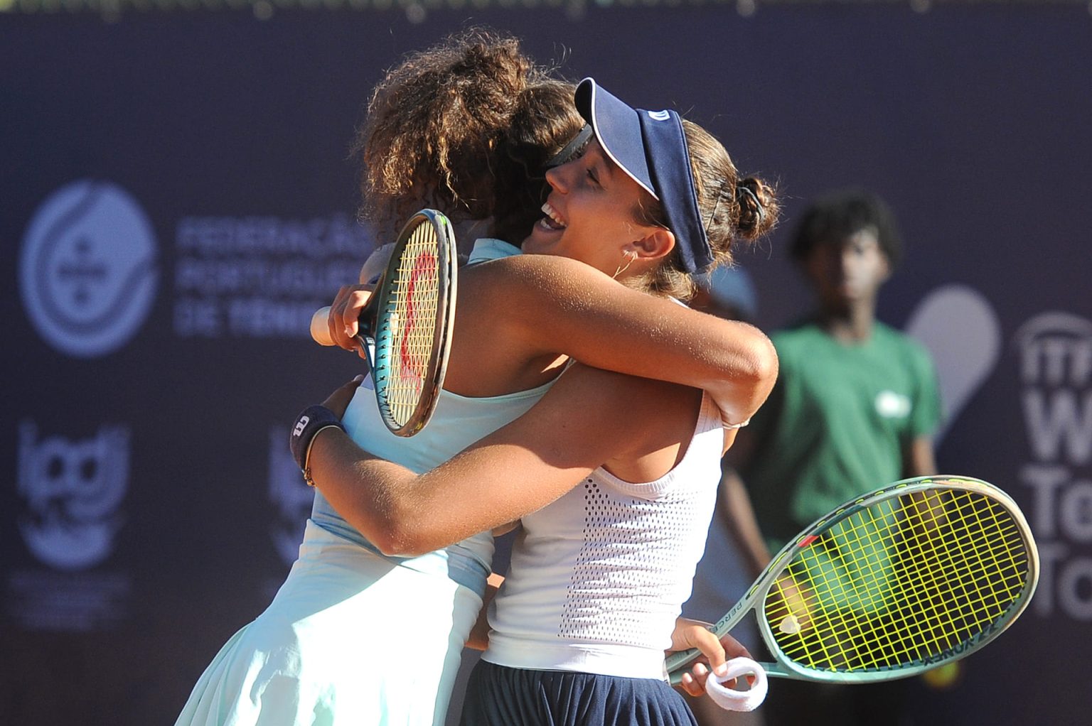Matilde Jorge volta a sorrir nos pares e alcança meias-finais no CIF