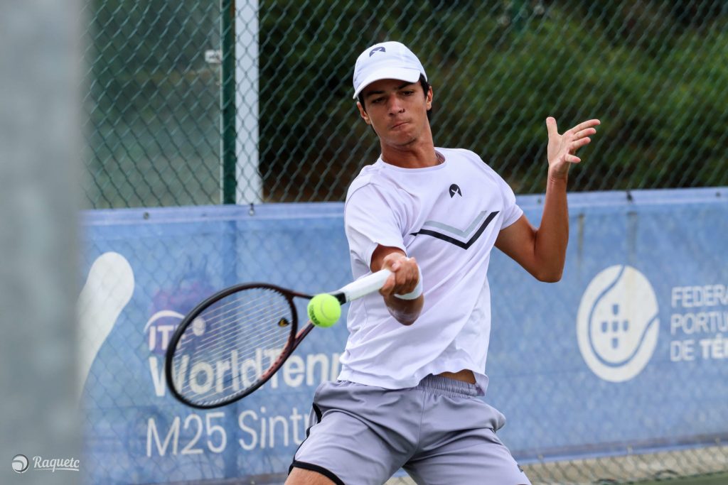 Tiago Pereira travado na primeira ronda do Challenger de Nottingham