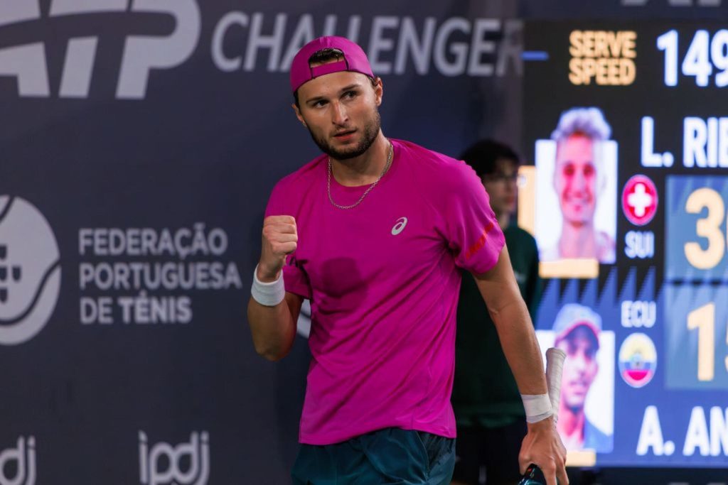 Riedi soma sétima vitória consecutiva no Indoor Oeiras Open e completa ...