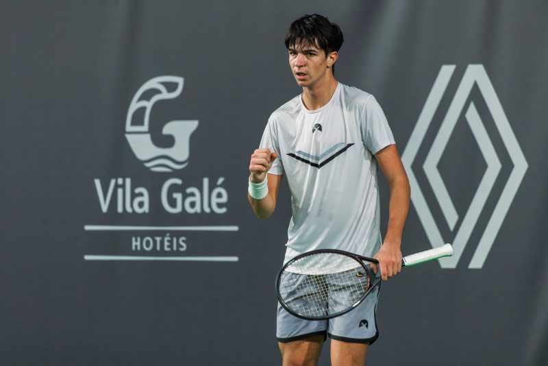 Tiago Pereira celebra primeira vitória do ano em duelo português no Algarve